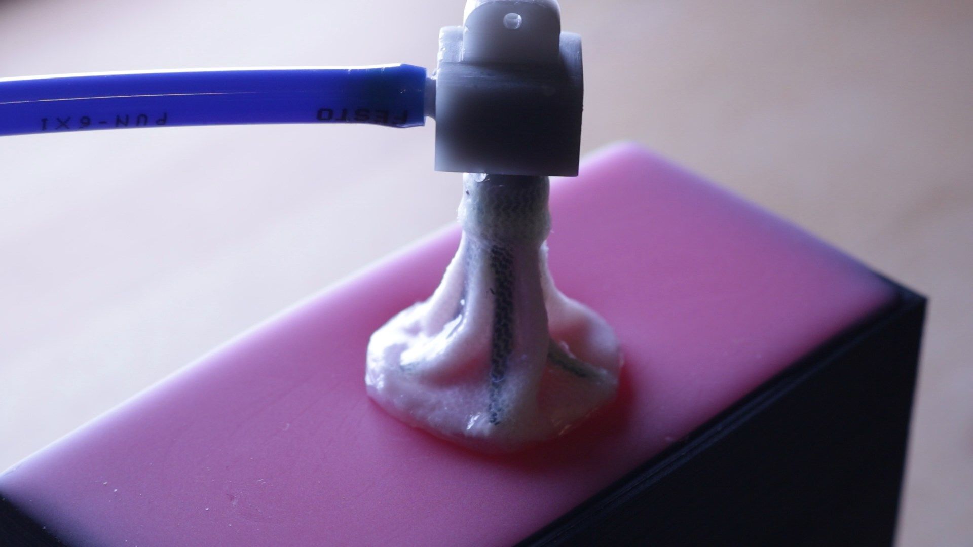 Soft robot fingers carefully squeeze without sensors - Amsterdam ...